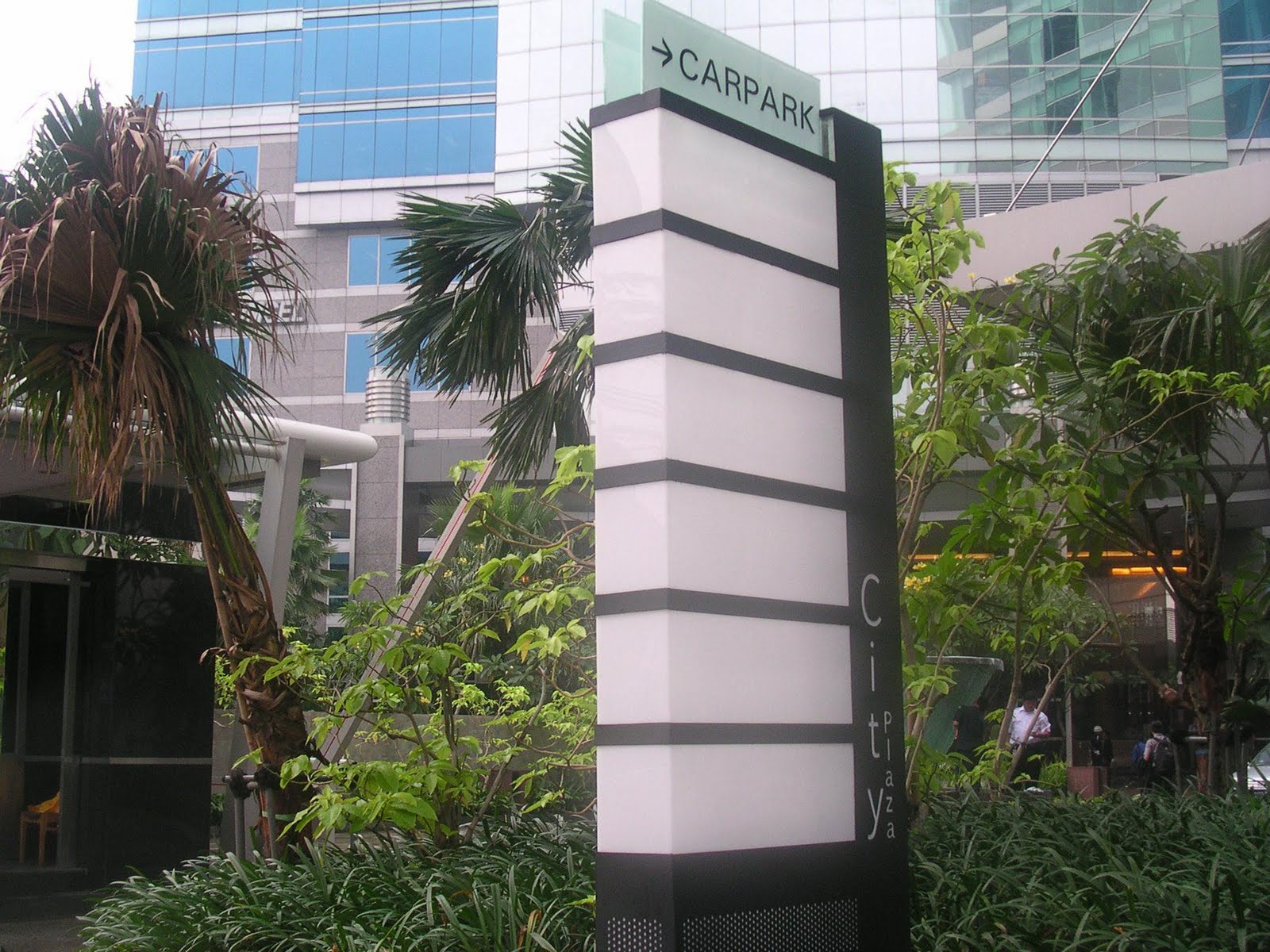 DESIGN & BUILD SIGNAGE: Pylon Sign