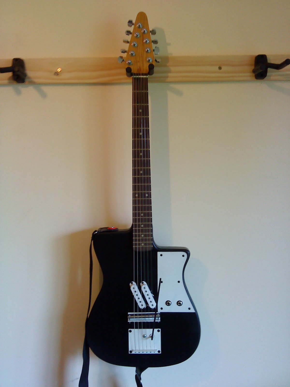 Levy Sound Design: 'Phaser' Nine String Stereo Guitar