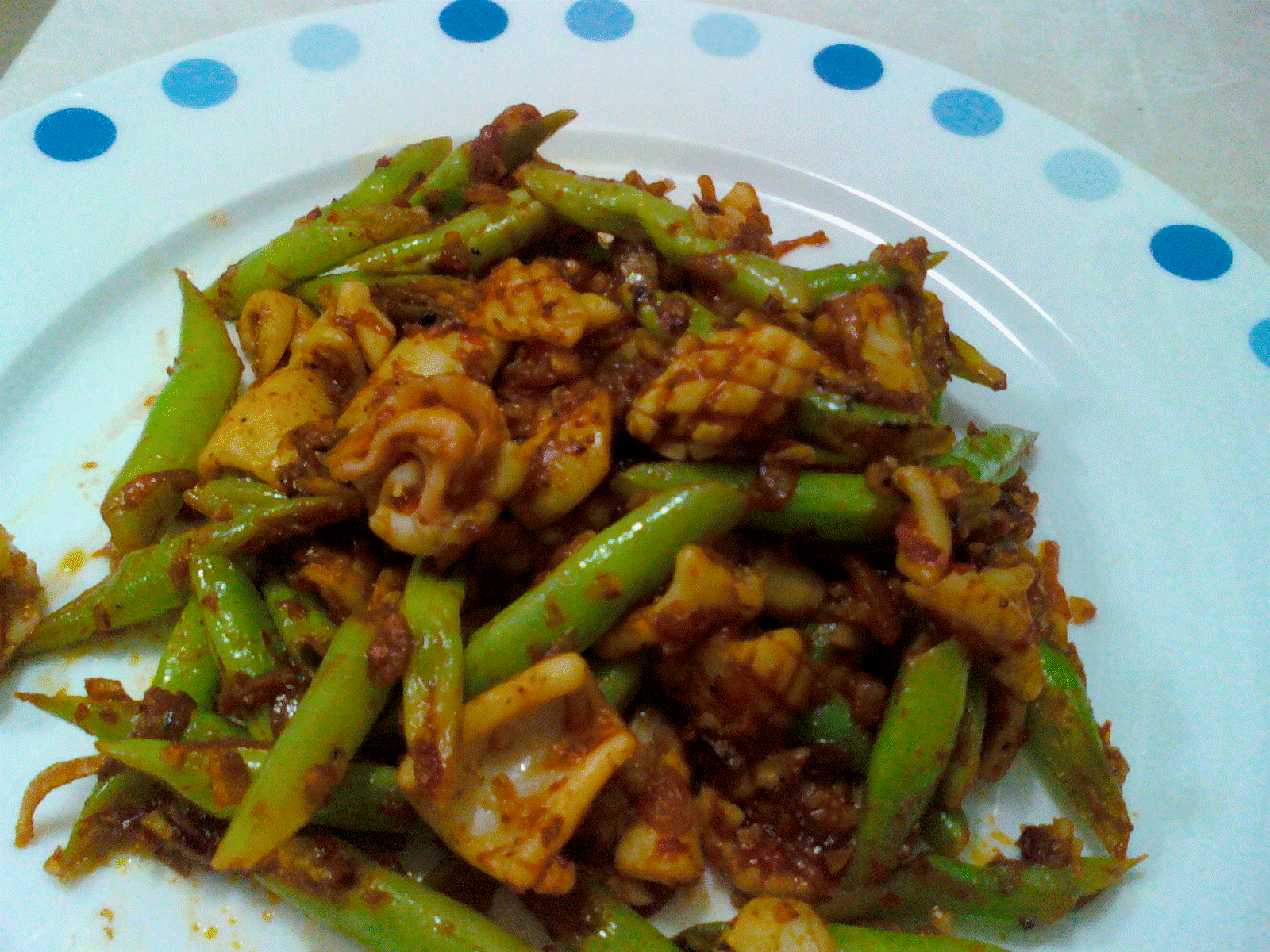 ♥a peep in my pot♥: Spicy squid with french beans
