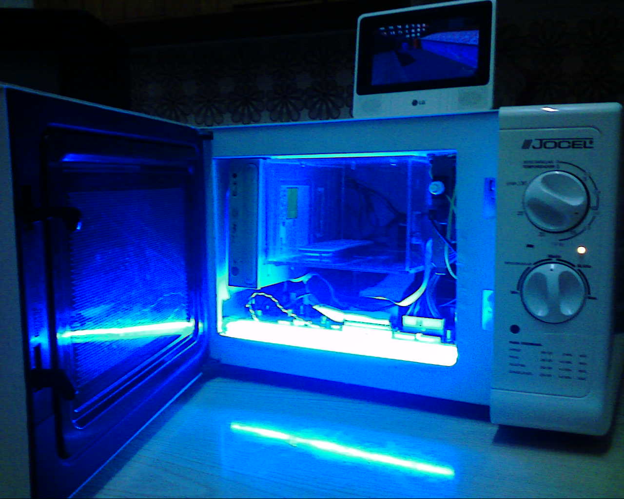 Tudo Sobre Tudo: Microwave PC (o microondas-computador!)