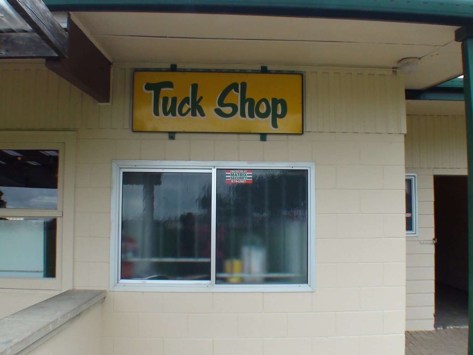 The Daily English Show: #1229 Outrageous Fortune, Gutter Black, NZ ...