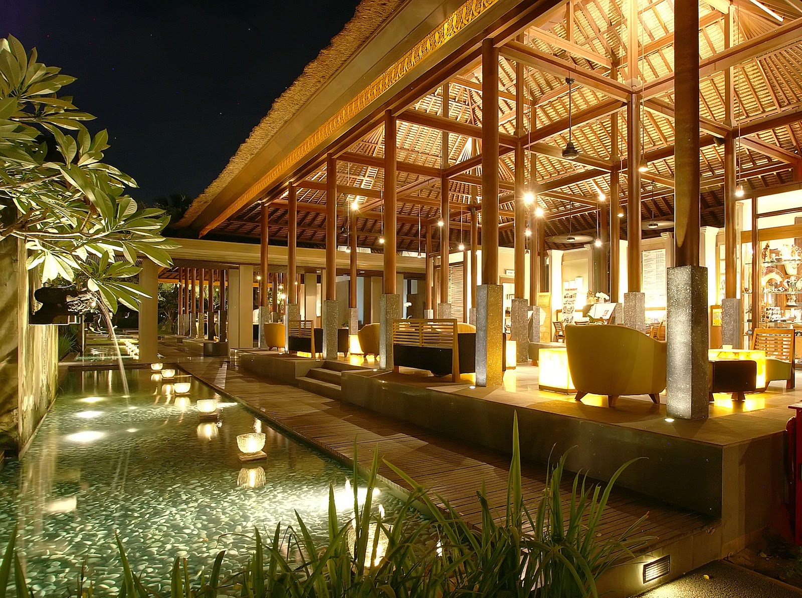 Paket Wisata Bali: Legian Beach Hotel