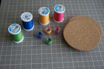 inspiración hecha a mano: Posavasos con corcho e hilos