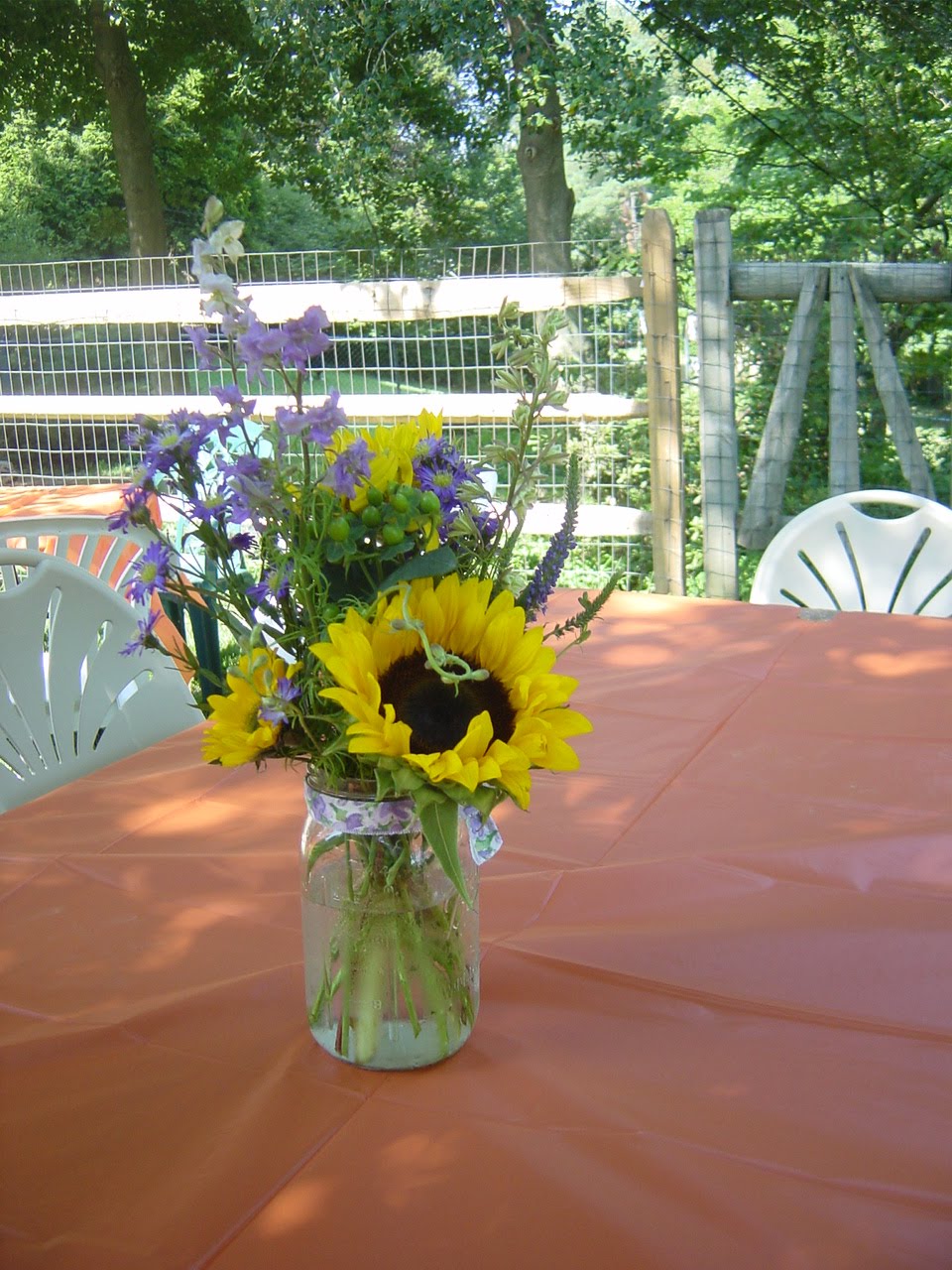 Whimsical Welcomes Floral Design: Backyard BBQ - How To Make Easy ...