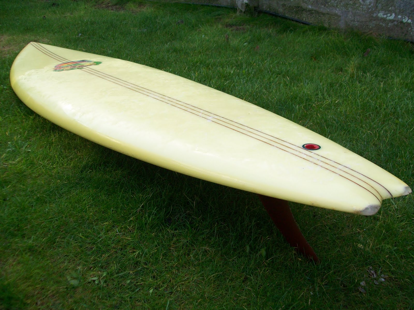 vintage surfboard collector UK: Mike Davis single fin mid 70s