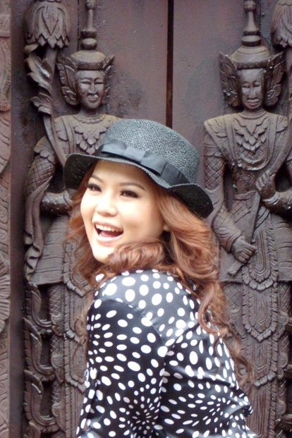 LAxmanadiraja: Myanmar Popular Female Rap Singer, Sandi Myint Lwin