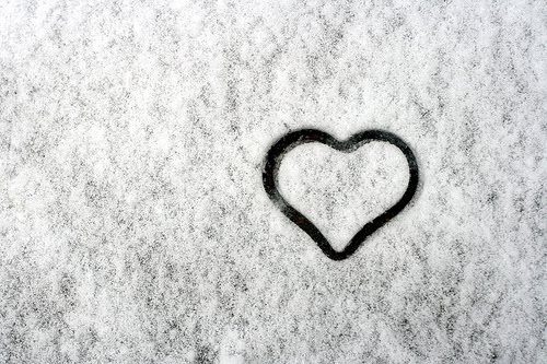 Valentines Wallpaper: Heart Of Snow Wallpaper, White Snow Heart Shape ...