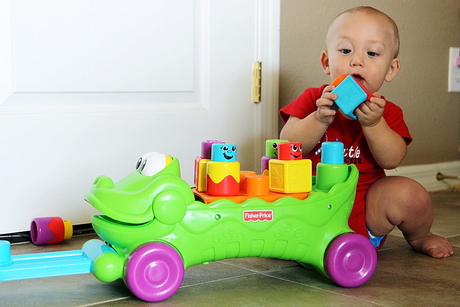 the hurricane ranch: Fisher Price Musical Croc Block Wagon