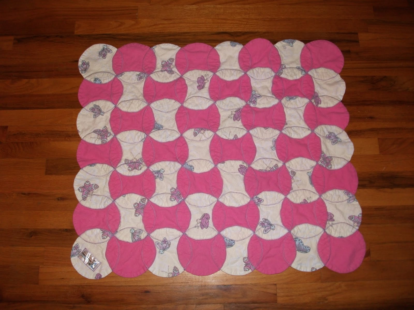 Quilty Fun: Blogger's Quilt Festival: Apple Core Quilt