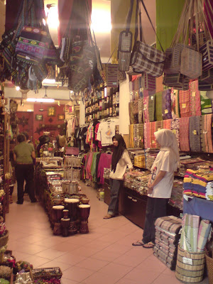 Tempat Menarik di Kuching: Main Bazaar Kuching
