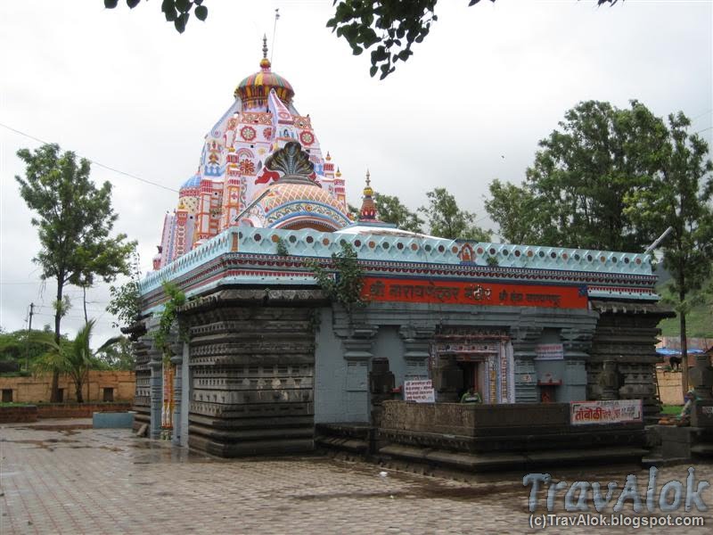 TravAlok: Narayaneshwar Temple At Narayanpur Near Pune.