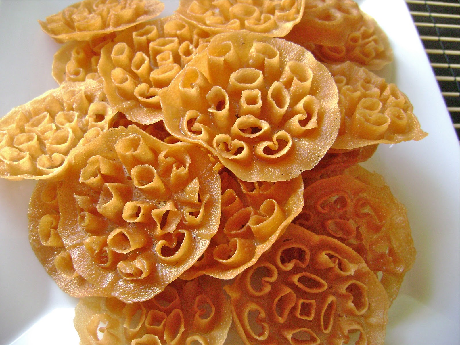 Savories and Sweets by Keyna: Chinese New Year Treats - Bee Hive (Kuih Ros)