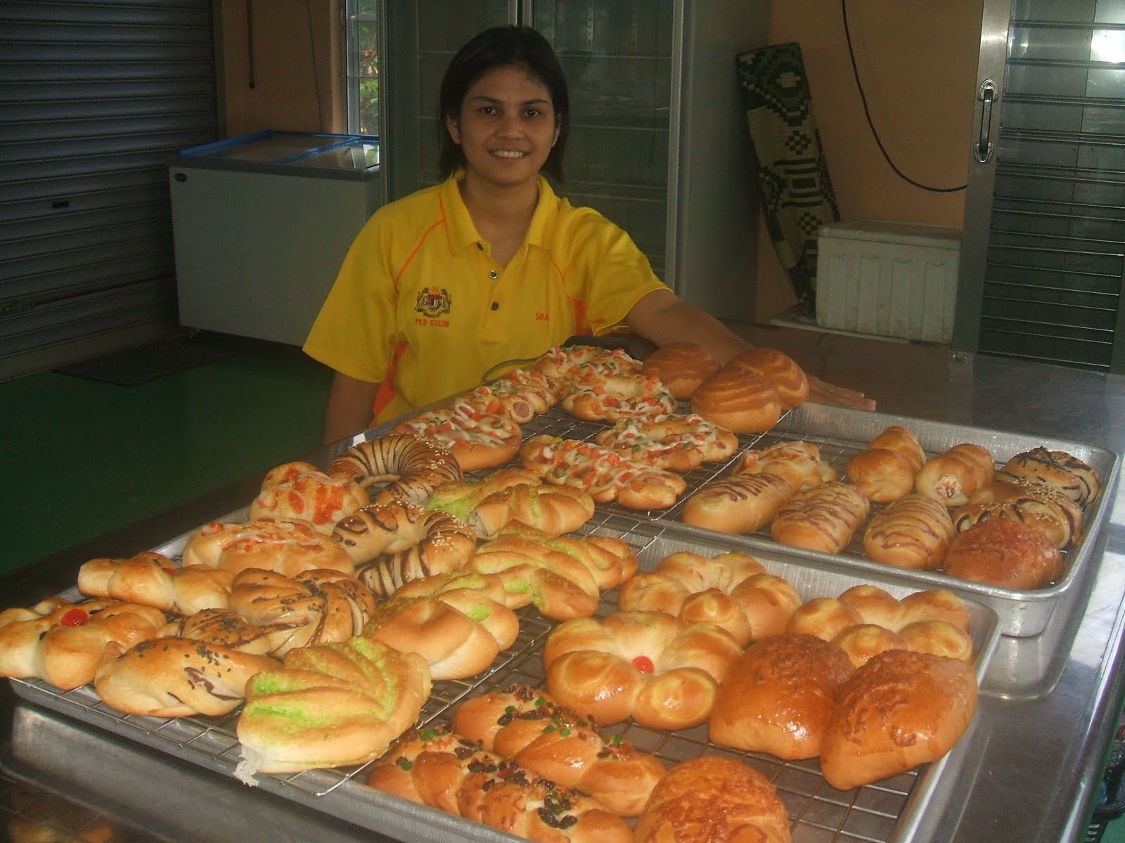 QUEZA FROZEN & BAKERI: Kelas Roti....