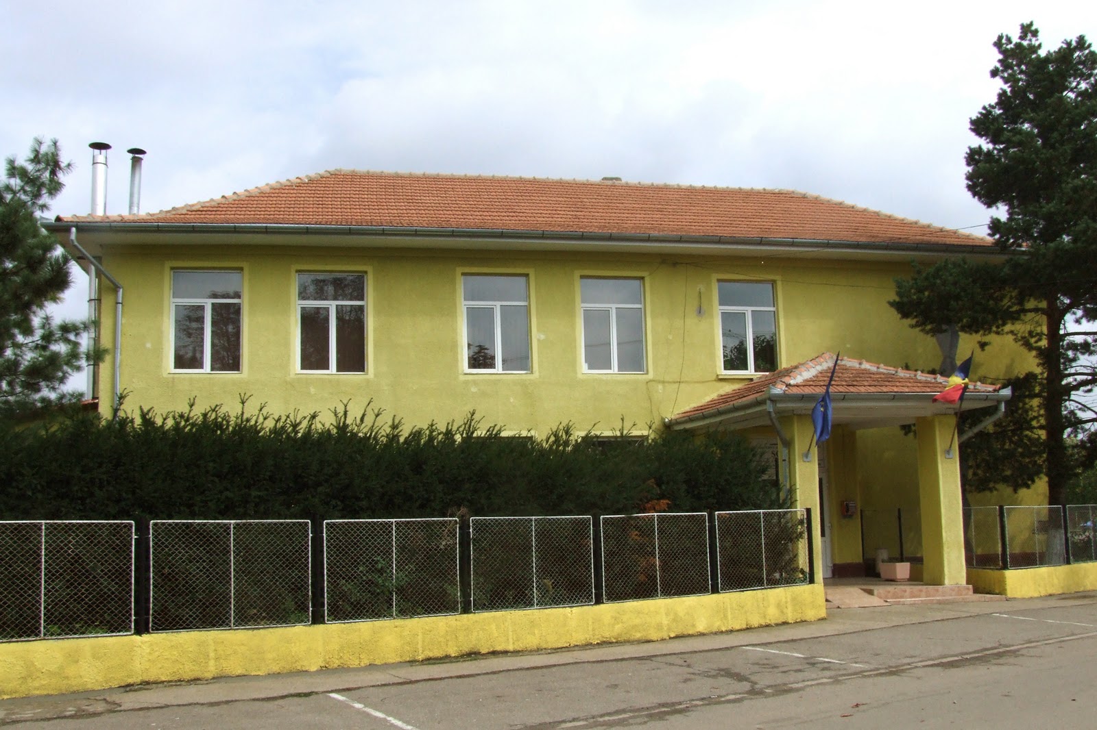 SCOALA CU CLASELE I-VIII NOJORID: POZE CU SCOALA