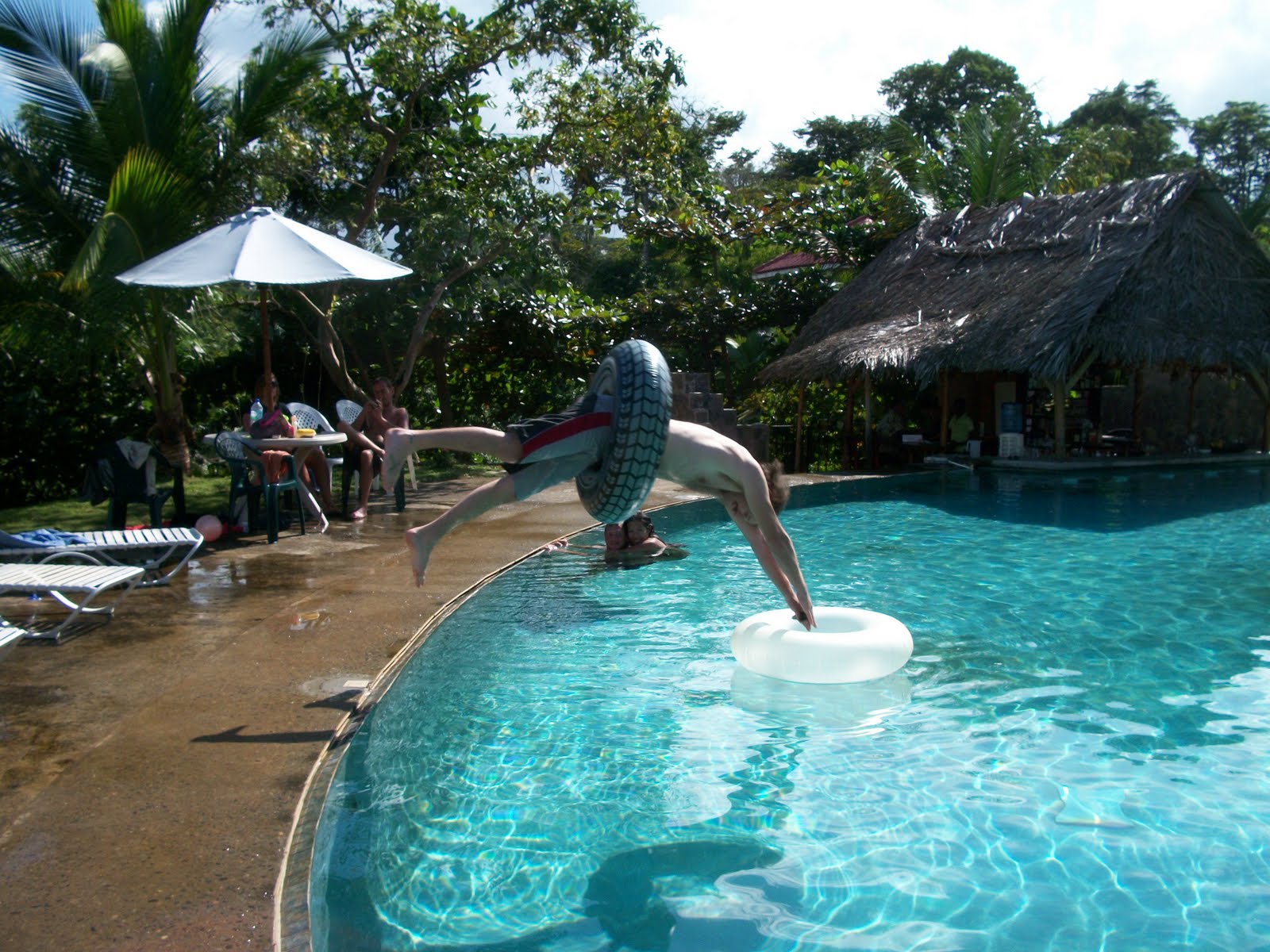 Popa Paradise Beach Resort: The Visitor / El Visitante