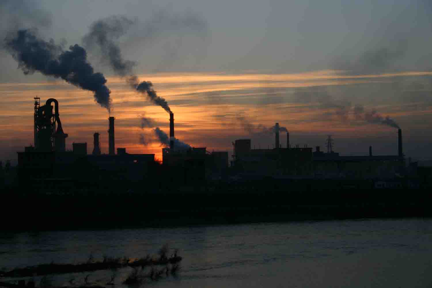 medio ambiente: La contaminación de la fabricas