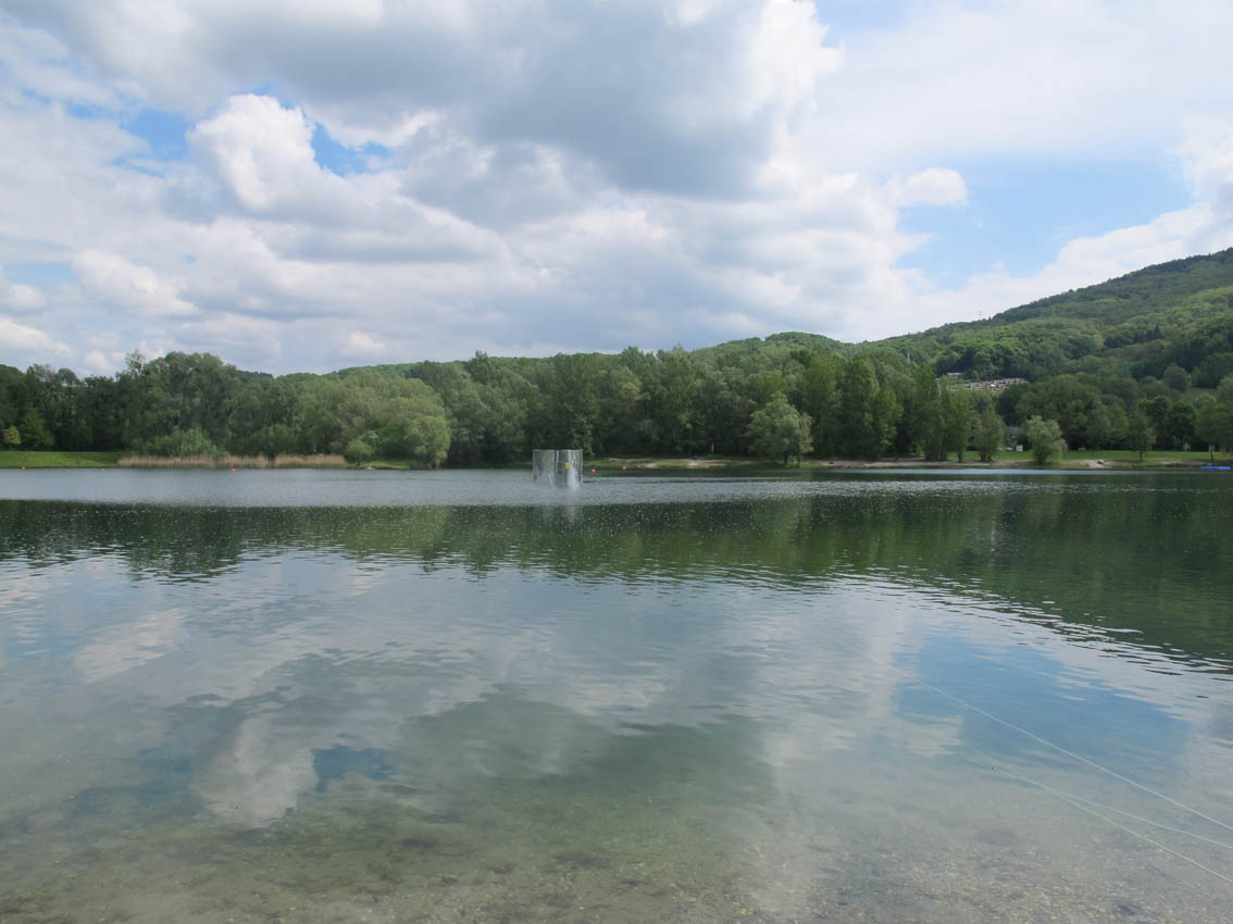 Kunstuniboot: das ding am pleschinger see