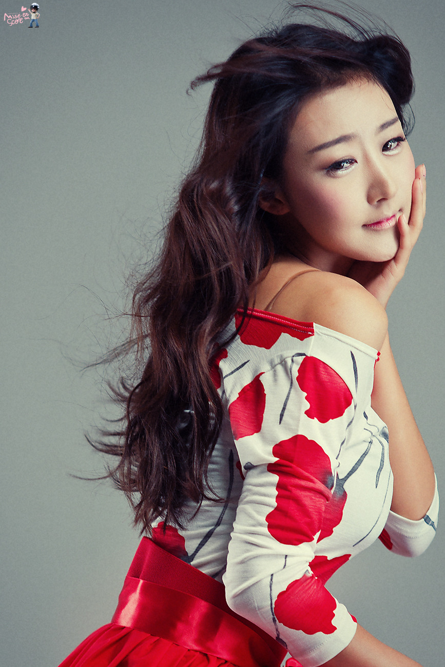 Beautiful Korean model - Park Hyun Sun (박현선) in red | Asian Gallery