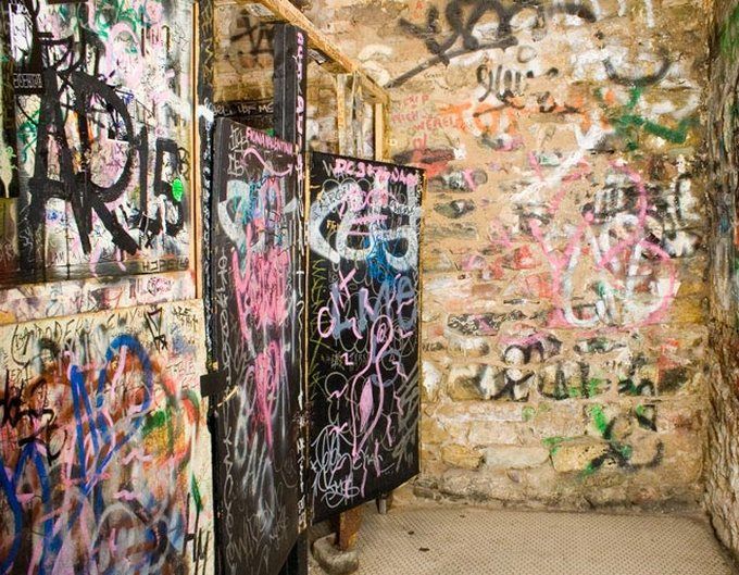 Weird stuff: Creepy and Funny Bathroom Graffiti