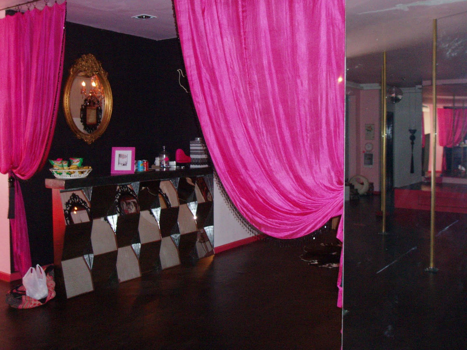 Maple Loo: Malaysia's Premiere Pole Dance School