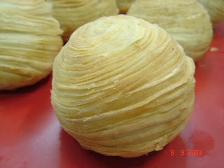 Yochana's Cake Delight! : Flaky Yam Mooncake