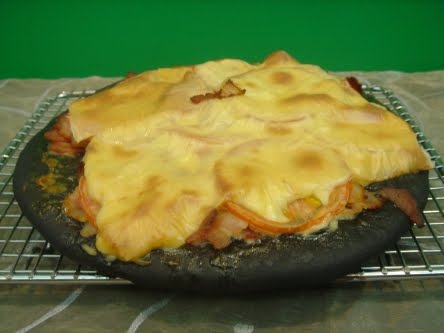 Yochana's Cake Delight! : Charcoal Bacon N Ham Pizza