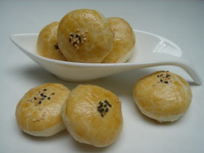 Yochana's Cake Delight! : Lotus Paste Flaky Pastry