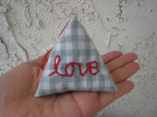 chick chick sewing: How to make a pyramid sachet 三角サシェ作り方