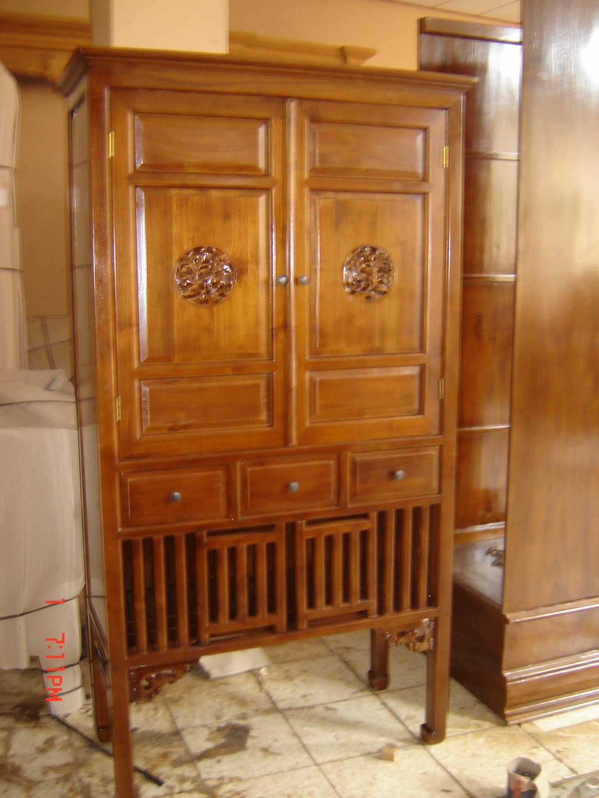 AYUJATI FURNITURE: Almari Makan