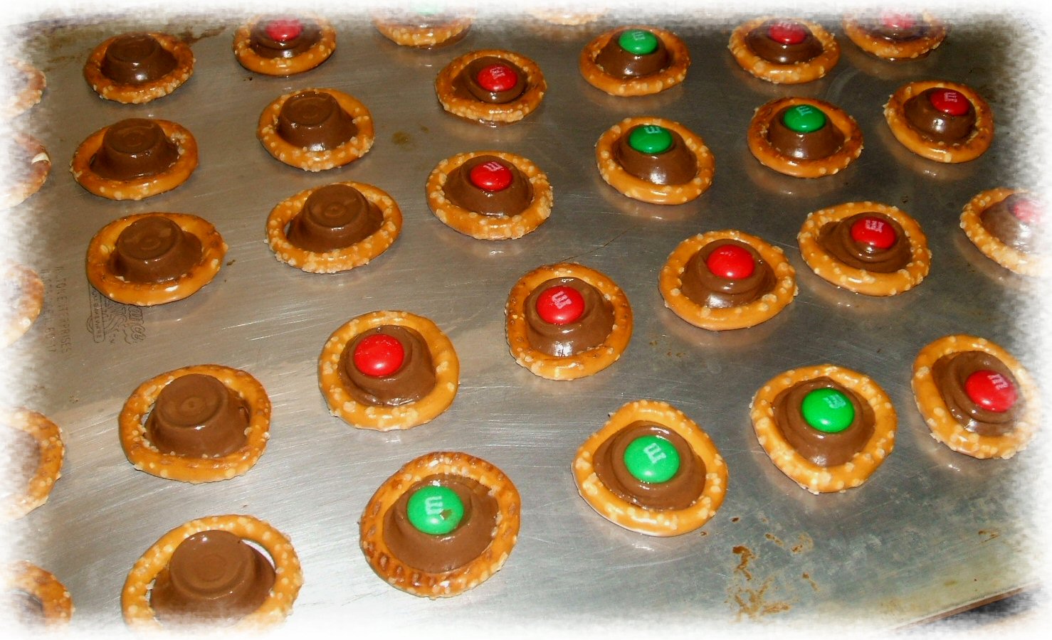 Mom's Time: Rolo pretzel rings