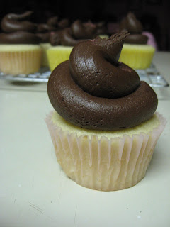 Put That In Your Cake And Bake It: Poop cakes.