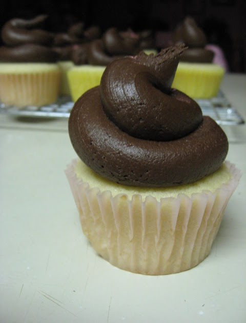 Put That In Your Cake And Bake It: Poop cakes.