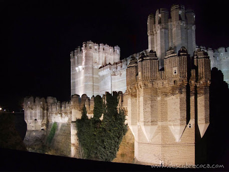 Castillo de noche por la cara norte