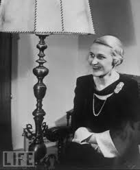 Frente Juvenil Nacionalista · · · · · · ·: Nuestros Ejemplos: Magda Go