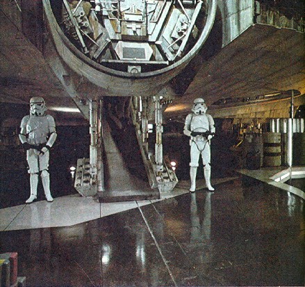 STAR WARS AFICIONADO WEBSITE: CLASSIC IMAGE: FALCON STORMTROOPER VIGIL