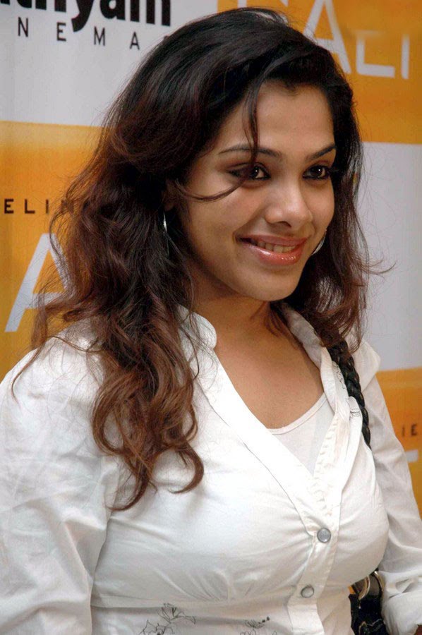 Actress Sandhya Photos: Beautiful Actress Sandhya Photos