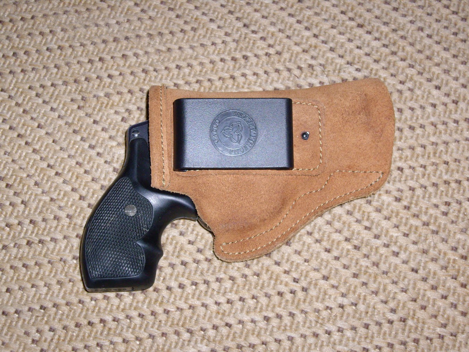 Reference Area: Versatile Equipment: Galco Stow-N-Go