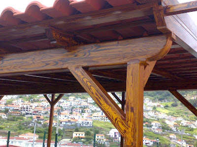 Antonio Jose Petito Viveiros: VARANDAS, CORRIMOES, ALPENDRES E TELHADOS