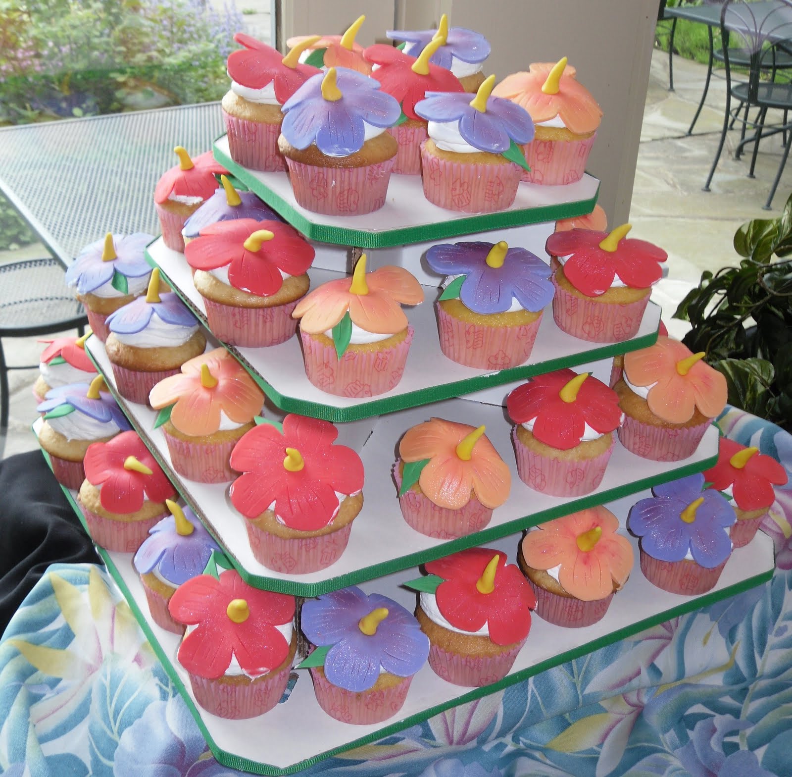 Marie's Cake Creations: Hibiscus Cupcakes