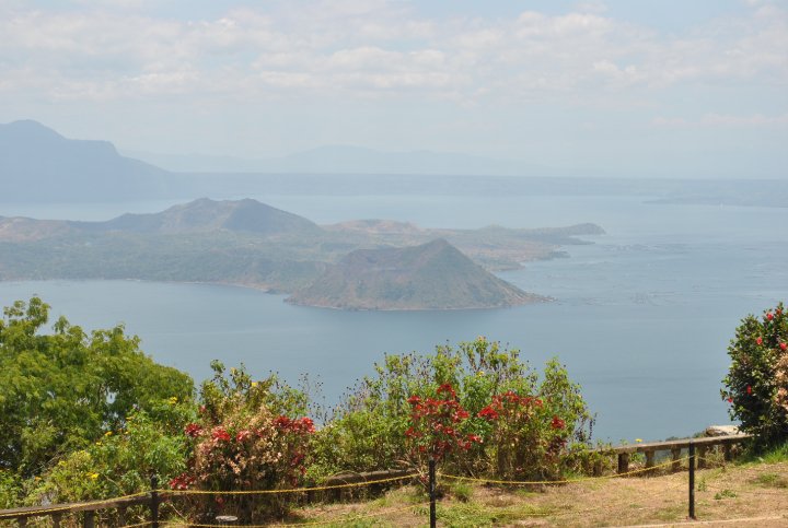 Tagaytay Place: Taal Volcano View