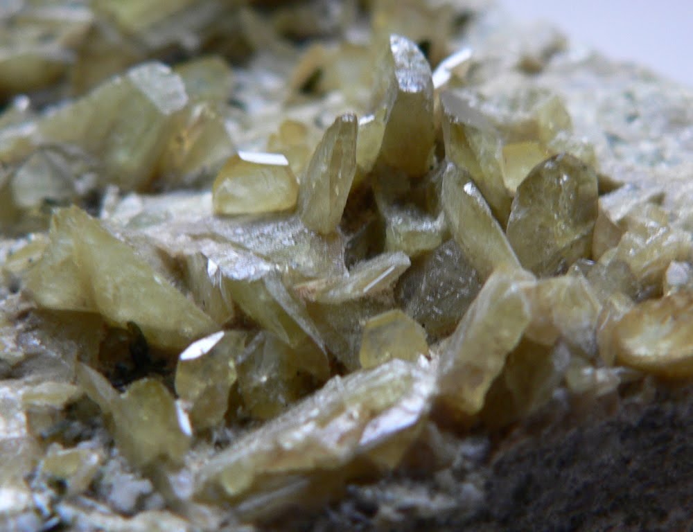 MINERALES: TITANITA o ESFENA