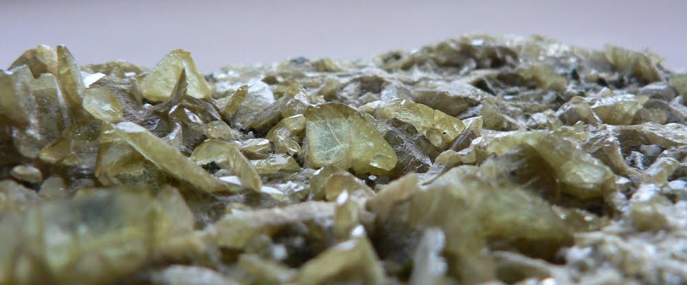 MINERALES: TITANITA o ESFENA