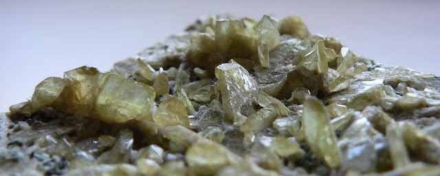 MINERALES: TITANITA o ESFENA