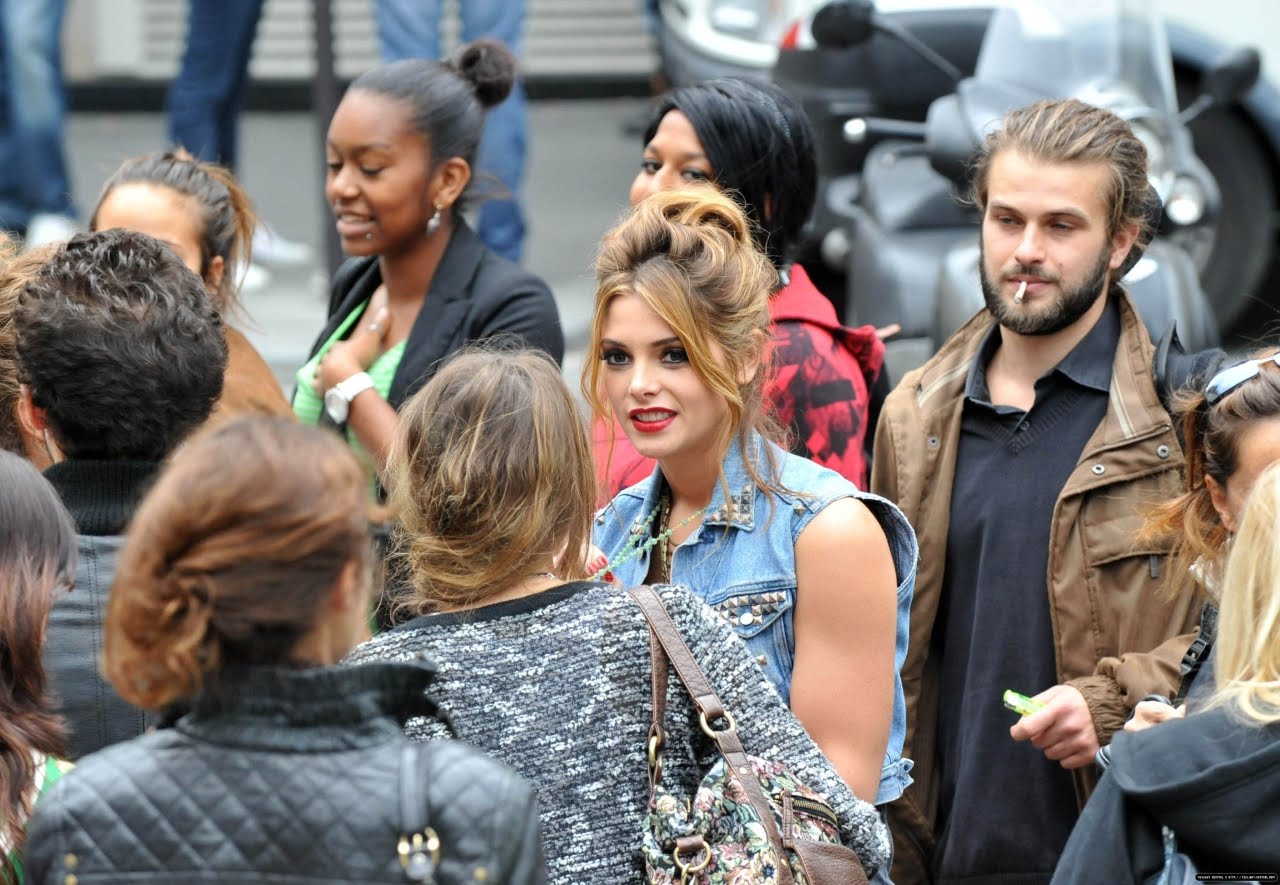 Need More Twilight?!: Ashley Greene on the set of 'LOL' today!