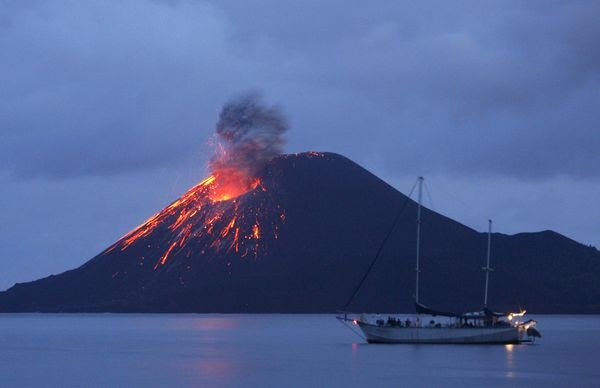 Mount Krakatoa | Scenery Nature Wallpaper | Photographi Wallpaper ...