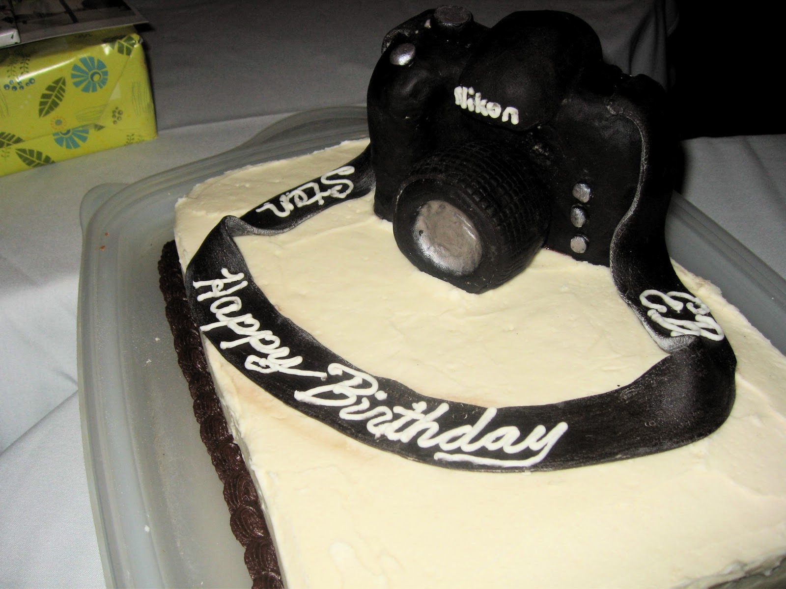 Real McCoy Cakes: Nikon Camera Cake - December 2010