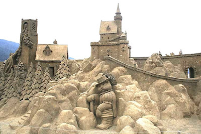 Busy Lizzy's Easle: Amazing Sand Castle Competition