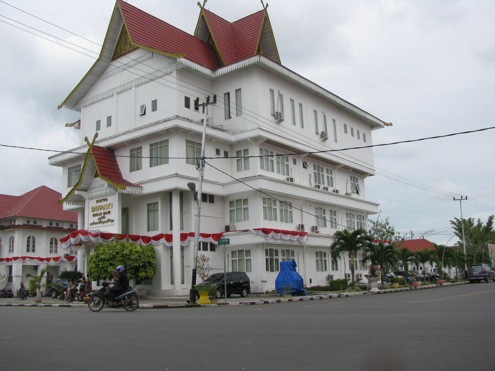 Menari di Awan: Pekanbaru dan Bagansiapiapi...
