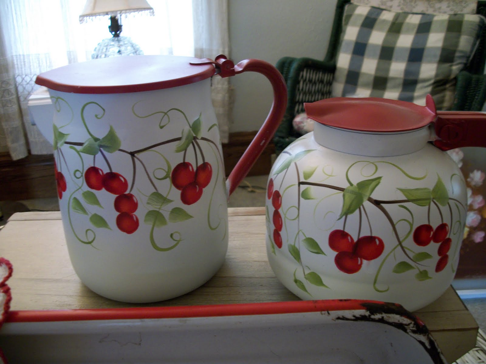 Red Apple Junction: VINTAGE RED & WHITE STUFF