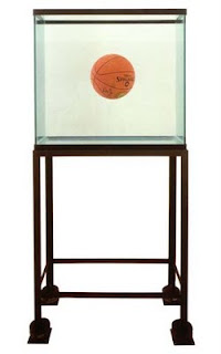 Jeff Koons: One ball total equilibrium tank (1985) by Jeff Koons